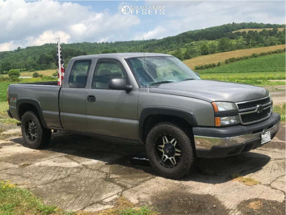 2007 Chevrolet Silverado 1500 Classic with 18x9 18 TIS 538MB and 275 ...