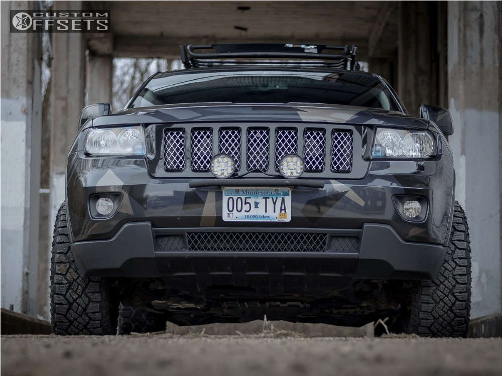 2013 Jeep Grand Cherokee with 18x9 DX4 7s and 275/70R18 Goodyear ...