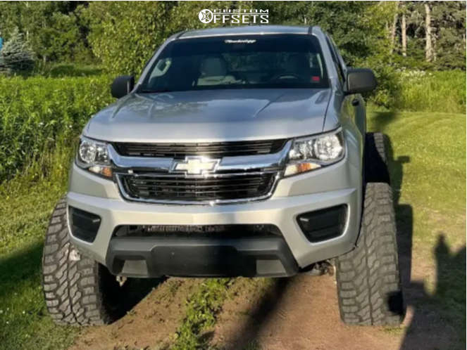 2015 Chevrolet Colorado with 24x14 -76 GT Offroad Raid and 33/14.5R24 ...