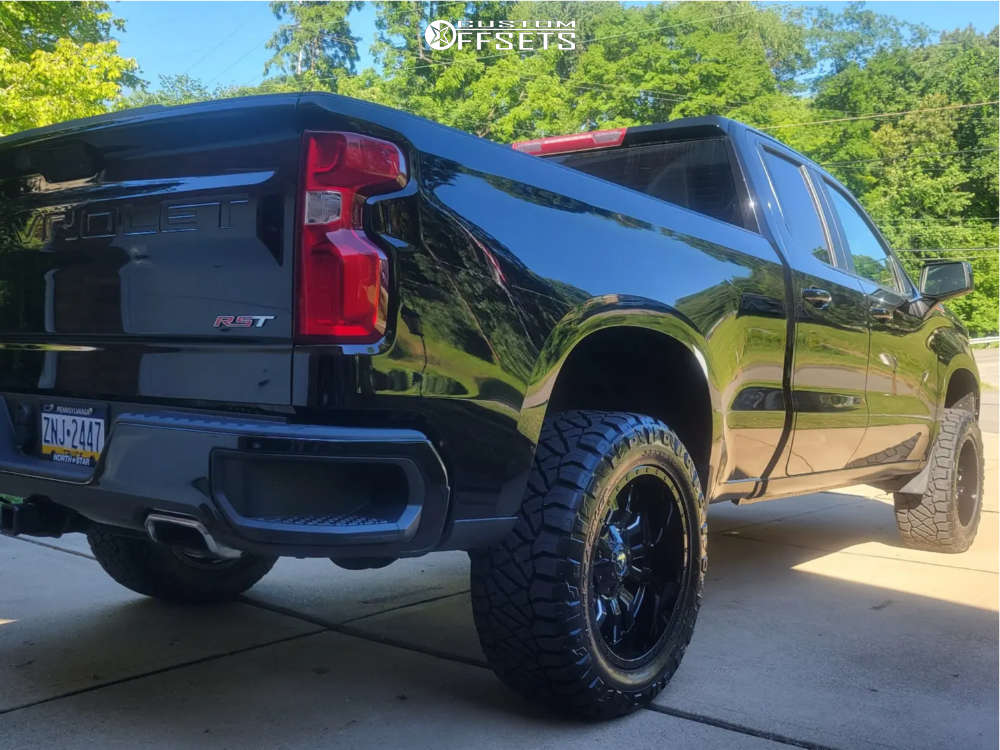 2019 Chevrolet Silverado 1500 with 20x10 -18 Fuel Sledge and 33/12.5R20 ...