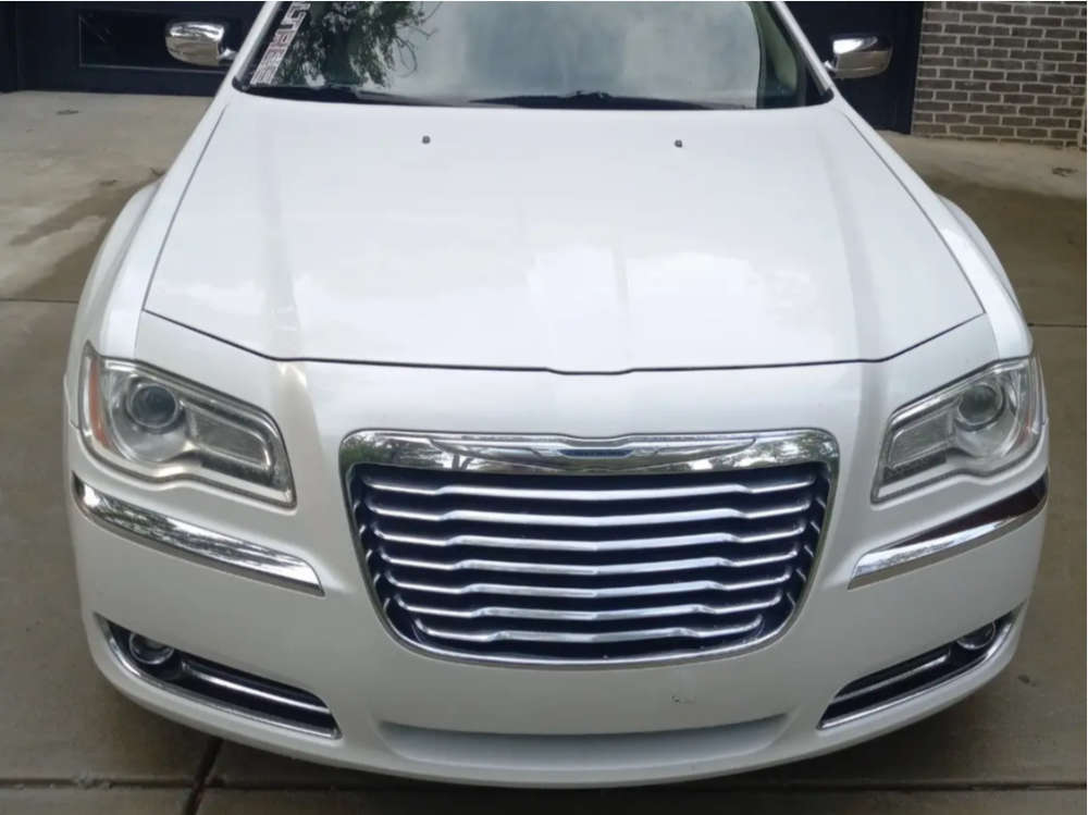 2012 Chrysler 300 with 22x10.5 25 1AV Zx4 and 265/35R22 Delinte Ds8 and ...