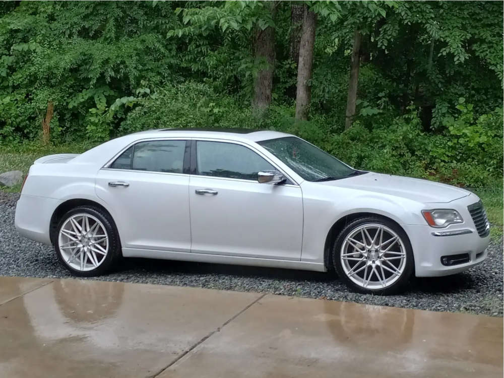 2012 Chrysler 300 with 22x10.5 25 1AV Zx4 and 265/35R22 Delinte Ds8 and ...