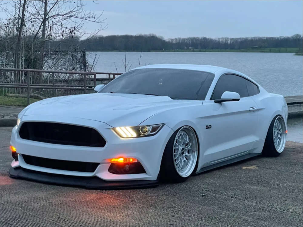 2016 Ford Mustang with 19x10 35 Rotiform Lsr and 225/35R19 Federal ...