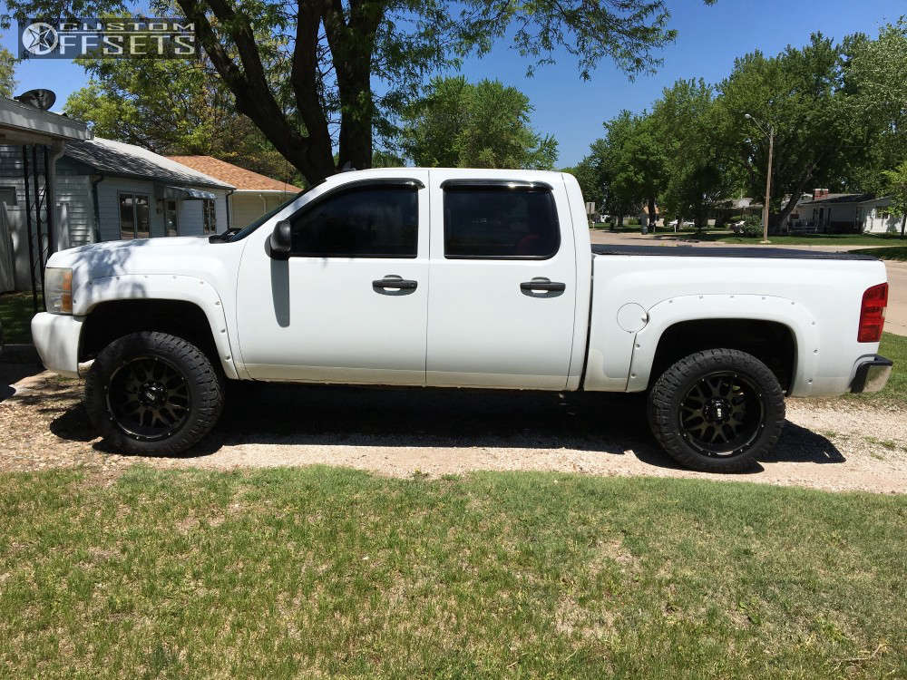 2007 Chevrolet Silverado 1500 with 20x10 -25 Grid GD02 and 33/12.5R20 ...