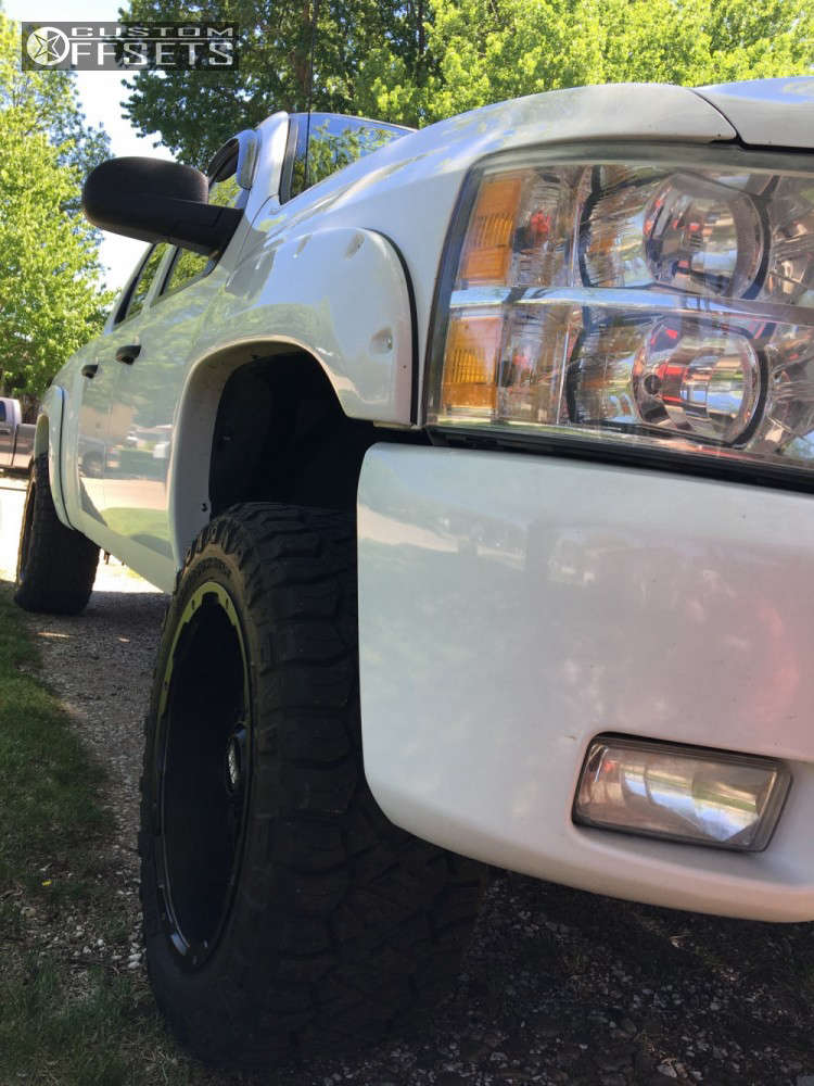 2007 Chevrolet Silverado 1500 with 20x10 -25 Grid GD02 and 33/12.5R20 ...