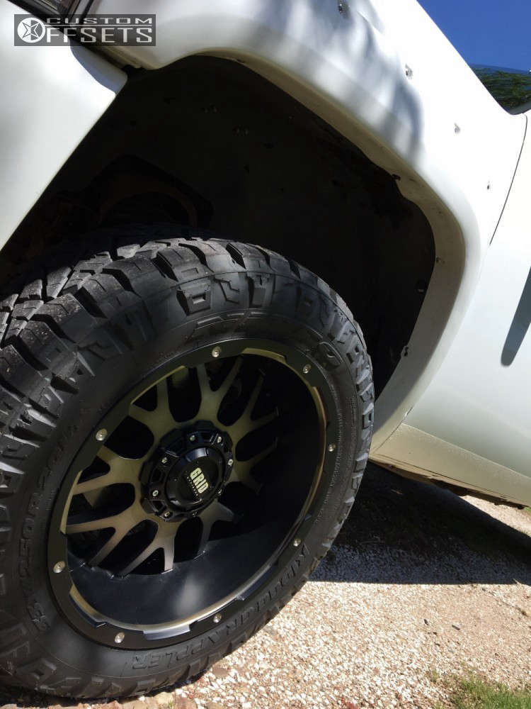 2007 Chevrolet Silverado 1500 with 20x10 -25 Grid GD02 and 33/12.5R20 ...