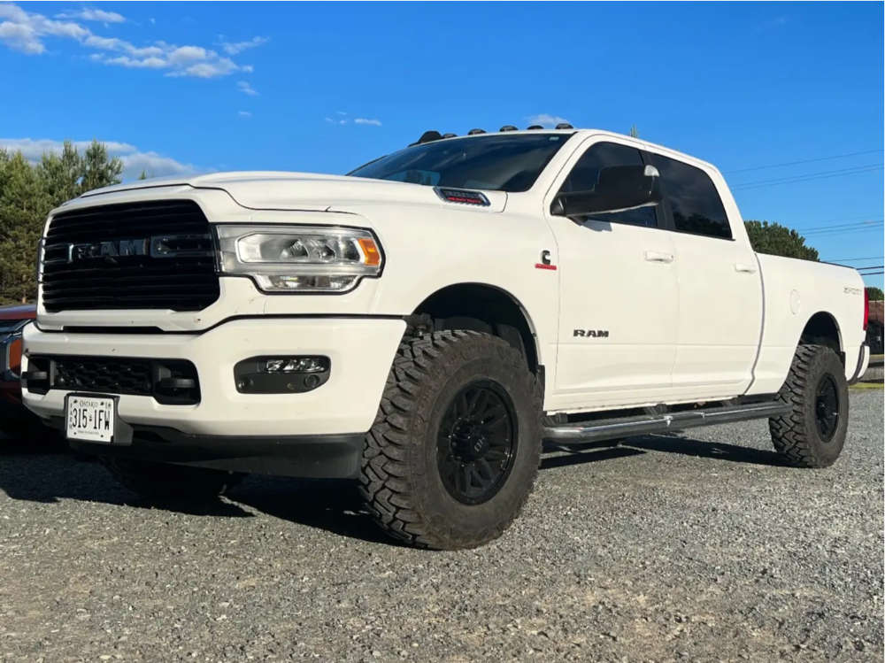 2021 Ram 3500 with 18x9 15 Fast HD Menace and 35/12.5R18 Kumho Road ...
