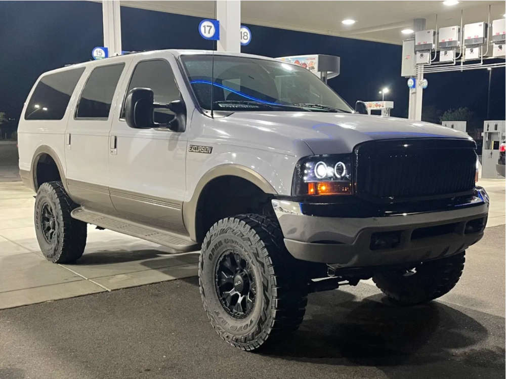 2000 Ford Excursion with 17x9 -12 Helo He878 and 37/12.5R17 Toyo Tires ...