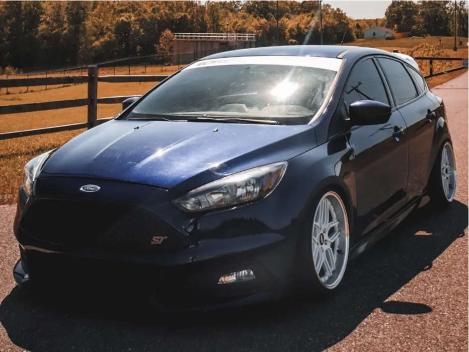2017 Ford Focus with 18x9.5 35 ESR Cs15 and 215/40R18 Kumho Ecsta Pa51 ...