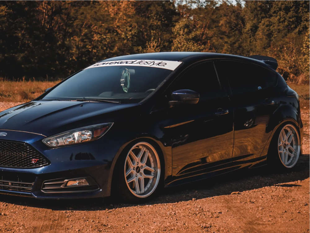 2017 Ford Focus with 18x9.5 35 ESR Cs15 and 215/40R18 Kumho Ecsta Pa51 ...