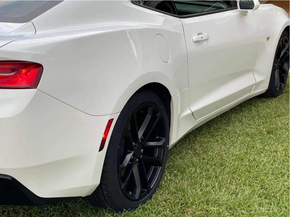 2017 Chevrolet Camaro with 20x8.5 35 4Play OE Wheels CV19 and 245/40R20 ...