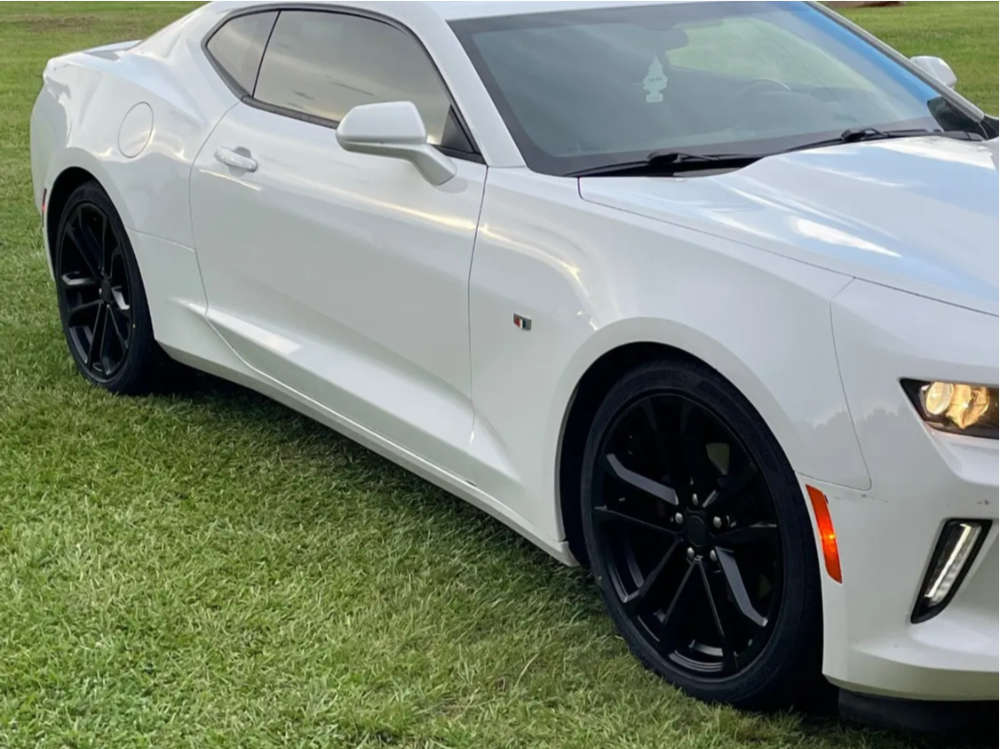 2017 Chevrolet Camaro with 20x8.5 35 4Play OE Wheels CV19 and 245/40R20 ...