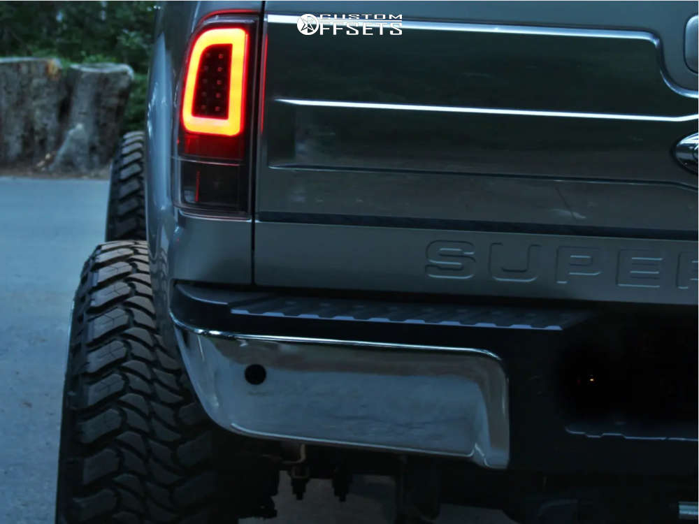 2015 Ford F-250 Super Duty with 24x14 -76 TIS 547BM and 37/13.5R24 ...