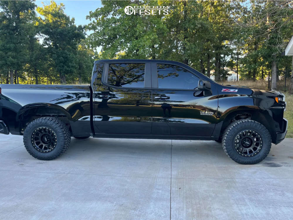 2020 Chevrolet Silverado 1500 with 18x9 -12 Method Mr305 and 33/12.5R18 ...