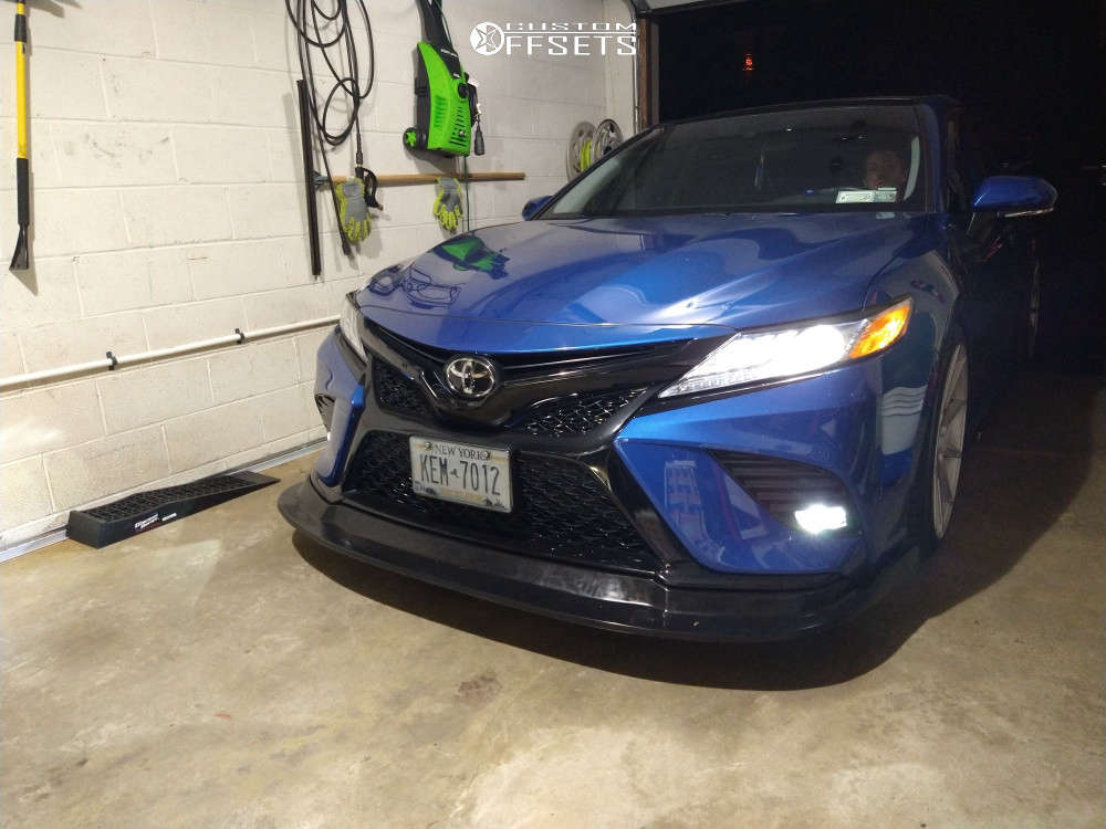 2020 Toyota Camry with 20x9 35 Rennen Csl-6 and 245/30R20 Lionhart Lh ...