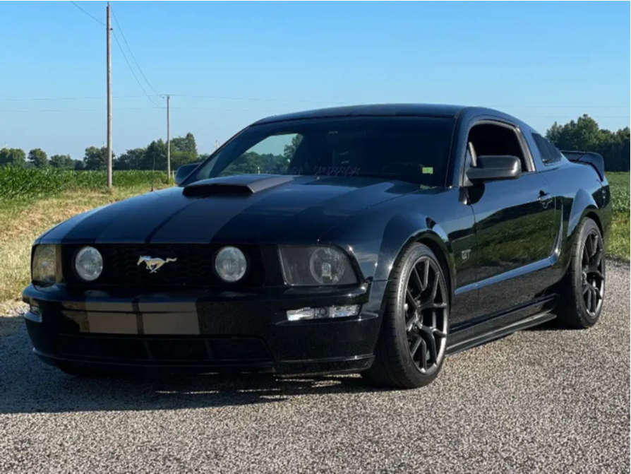 2009 Ford Mustang with 19x9.5 33 RTR Tech 5 and 255/35R19 Continental ...