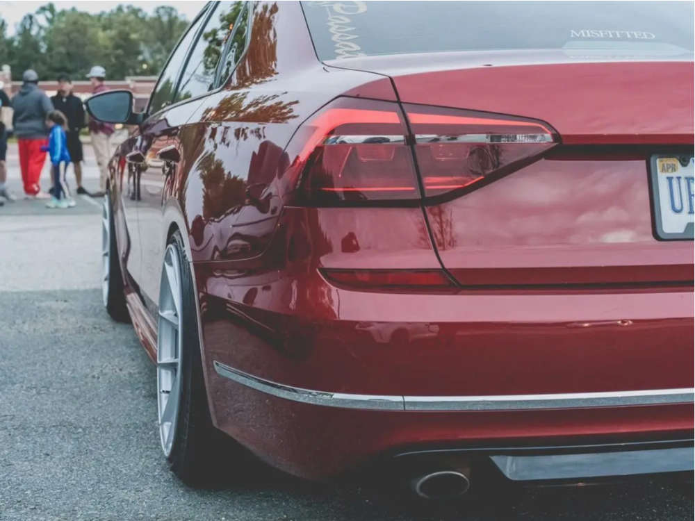 2018 Volkswagen Passat with 19x9.5 35 Aodhan Aff7 and 225/40R19 Pirelli ...