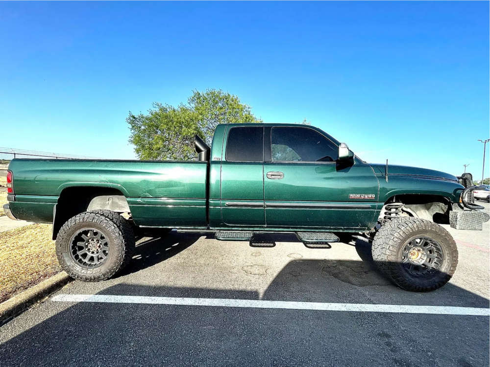 2001 Dodge Ram 2500 with 18x9 0 Pro Comp Series 32 and 35/12.5R18 Nitto ...