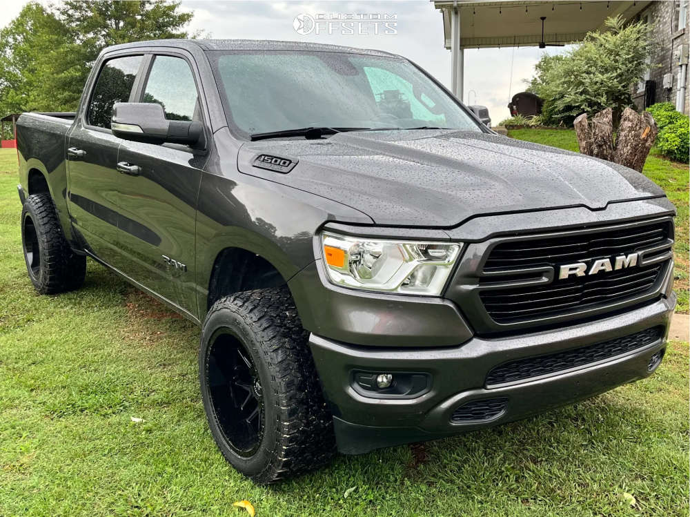 2019 Ram 1500 with 20x12 -44 Motiv Offroad Magnus and 33/12.5R20 ...