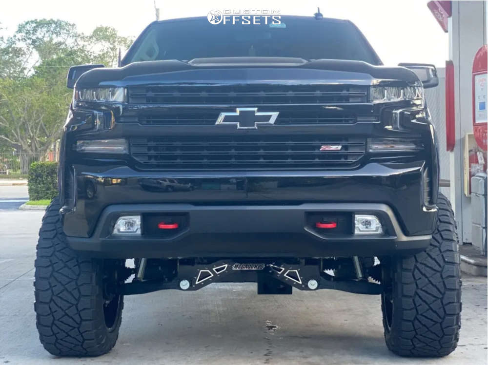 2021 Chevrolet Silverado 1500 with 24x12 -44 TIS 544BM and 37/13.5R24 Nitto Ridge Grappler and ...