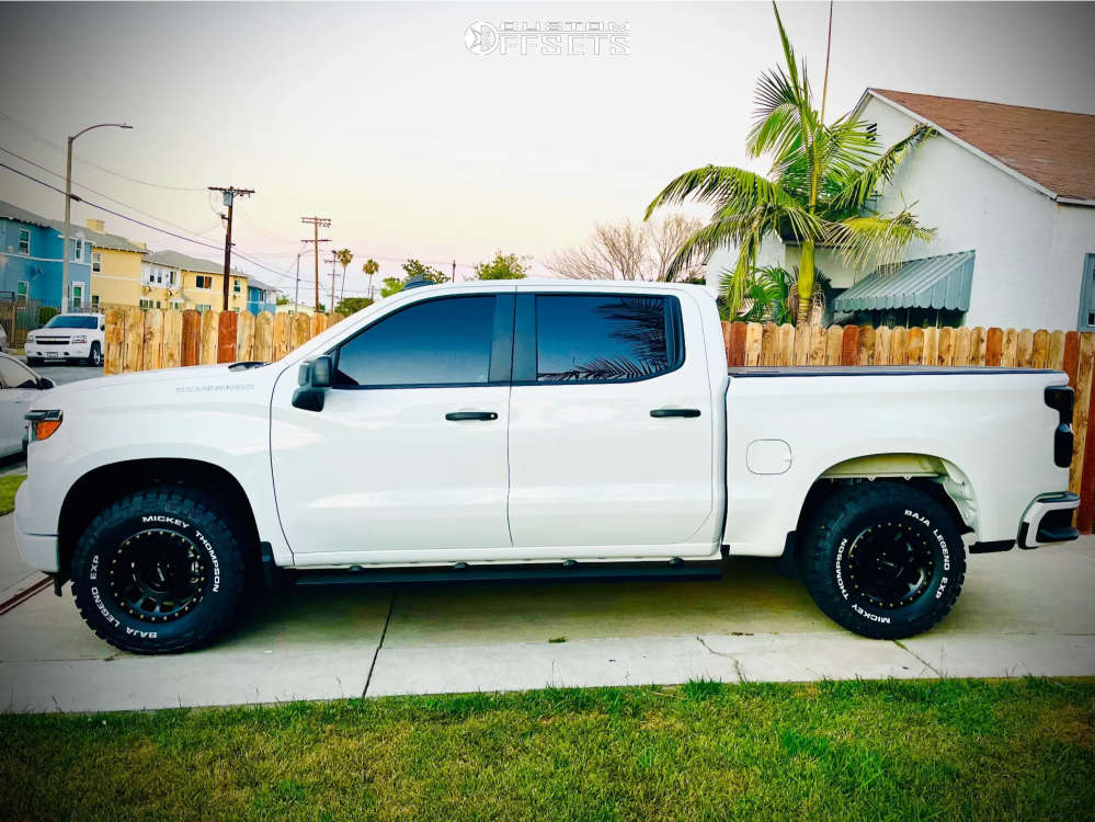 2022 Chevrolet Silverado 1500 with 17x8.5 0 Method Mr305 and 305/65R17 ...