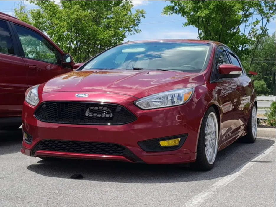 2016 Ford Focus with 18x8 45 Voxx Masi and 225/40R18 Continental ...