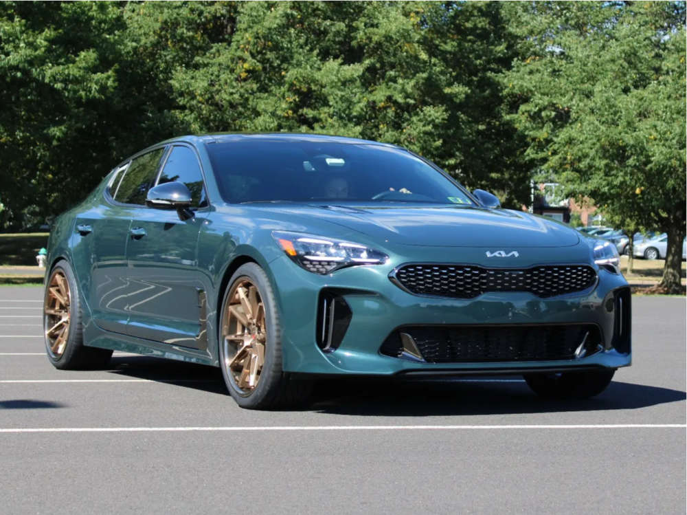 2022 Kia Stinger with 20x9 35 Ferrada CM2 and 255/35R20 Continental Extremecontact Dws06 Plus ...