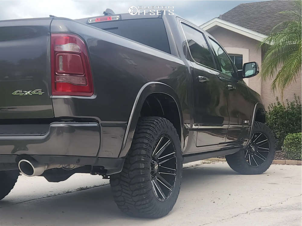 2020 Ram 1500 with 20x10 -18 Moto Metal Mo998 and 33/12.5R20 Radar ...
