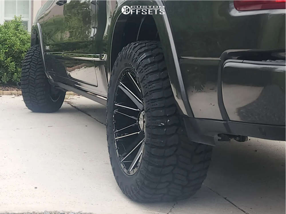 2020 Ram 1500 with 20x10 -18 Moto Metal Mo998 and 33/12.5R20 Radar ...