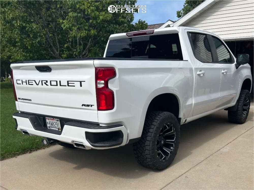 2022 Chevrolet Silverado 1500 with 20x10 -22 Fuel Assault and 33/12 ...