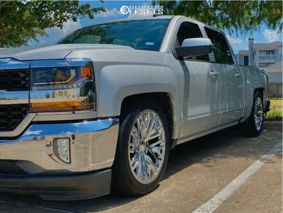 2017 Chevrolet Silverado 1500 with 22x9 28 OE Performance 197 and 275/45R22 Nitto Nt420v and ...