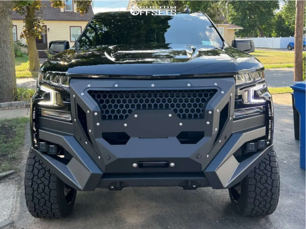 2021 Chevrolet Silverado 1500 with 22x14 -76 TIS 544MB and 33/12.5R22 ...