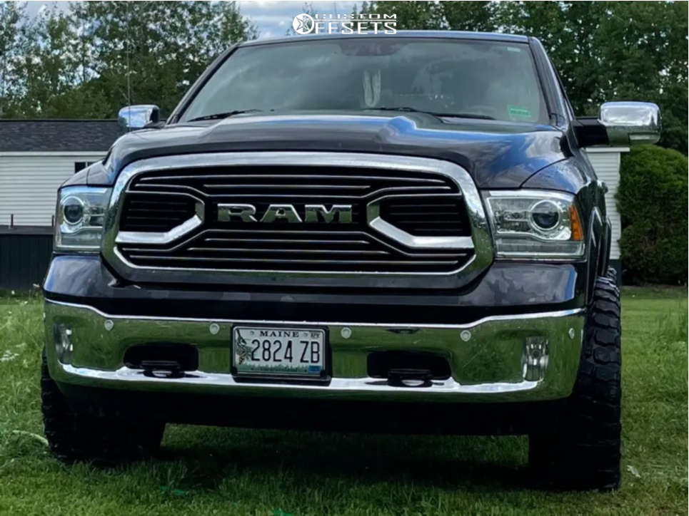 2017 Ram 1500 with 20x10 -24 Moto Metal Mo962 and 33/12.5R20 Ironman ...