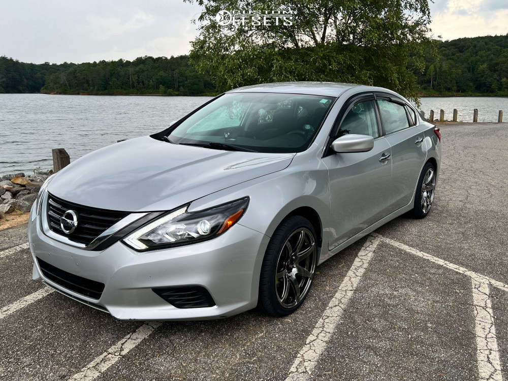 2016 Nissan Altima with 18x8.5 35 XXR 560 and 225/40R18 Vercelli Strada ...