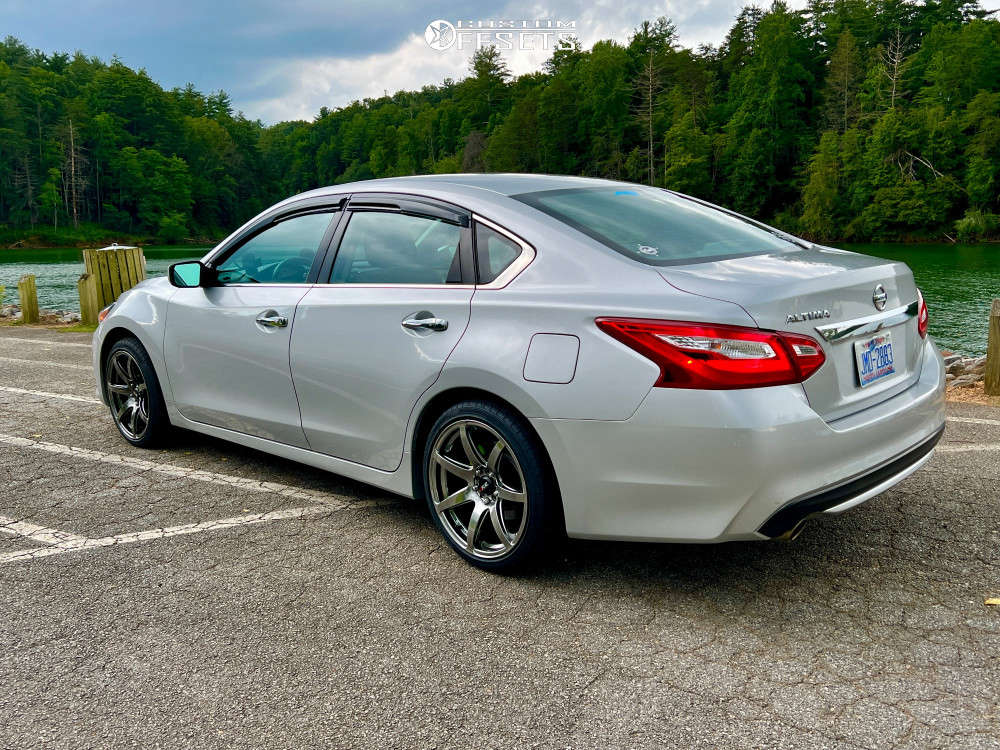 2016 Nissan Altima with 18x8.5 35 XXR 560 and 225/40R18 Vercelli Strada ...