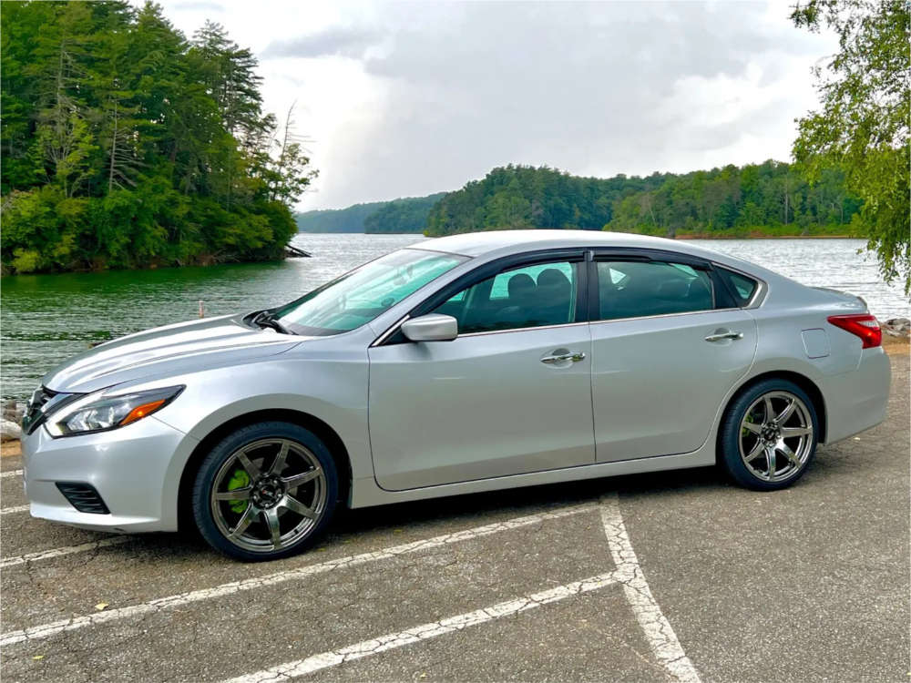 2016 Nissan Altima with 18x8.5 35 XXR 560 and 225/40R18 Vercelli Strada ...