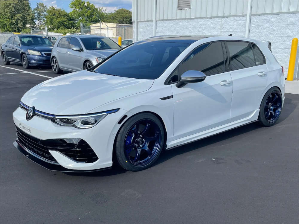2022 Volkswagen Golf R with 18x9.5 38 Gram Lights 57dr and 245/40R18 ...