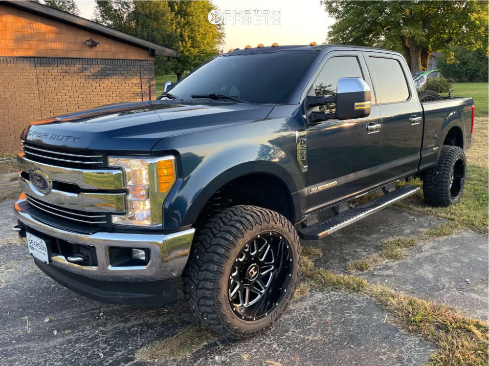 2017 Ford F-250 Super Duty with 22x12 -44 Hostile Sprocket and 35/12 ...