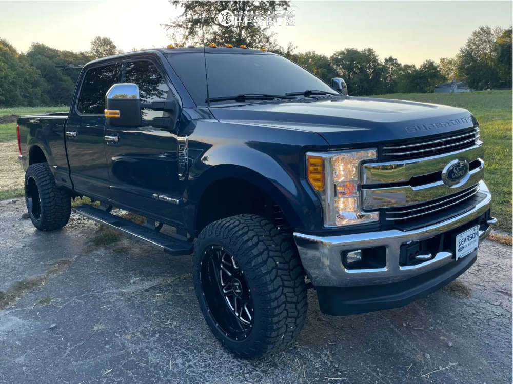2017 Ford F-250 Super Duty with 22x12 -44 Hostile Sprocket and 35/12 ...