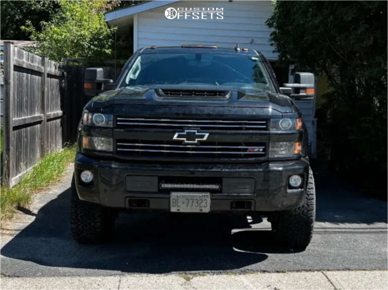 2019 Chevrolet Silverado 2500 HD with 20x12 -44 Fuel Maverick and 33/12 ...
