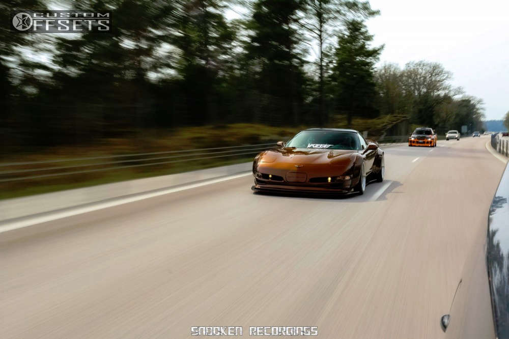 2002 Chevrolet Corvette with 19x9.5 12 Varrstoen Es6 and 245/30R19 ...