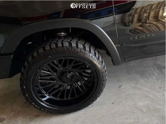 2020 Ram 1500 with 22x12 -44 TIS 553B and 33/12.5R22 Haida Hd869 and ...