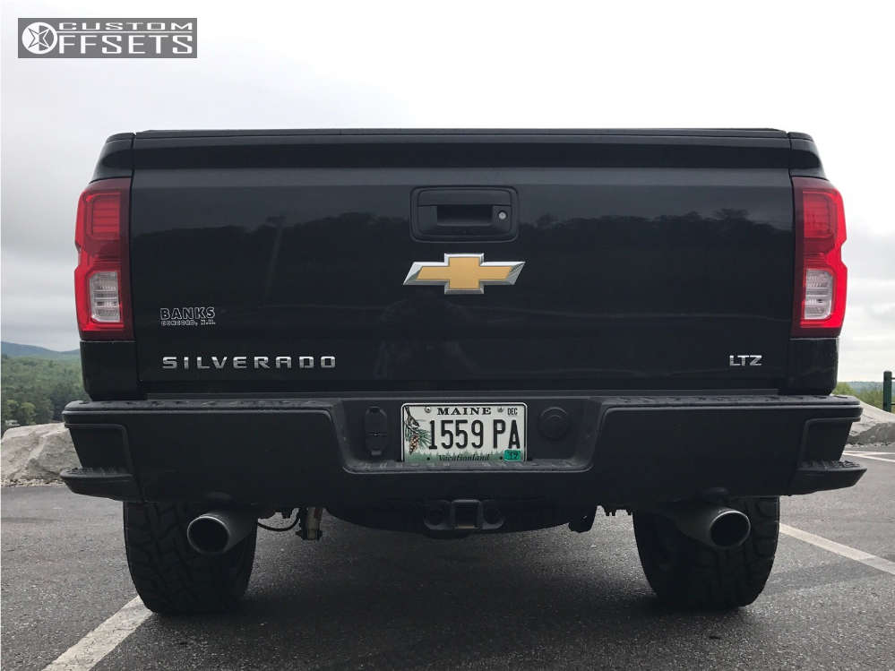 2017 Chevrolet Silverado 1500 with 20x10 -12 Fuel Nutz and 285/55R20 ...