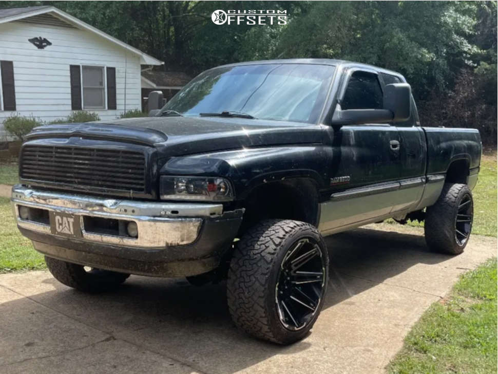 1999 Dodge Ram 2500 with 22x12 -44 American Truxx Boom and 33/12.5R22 ...