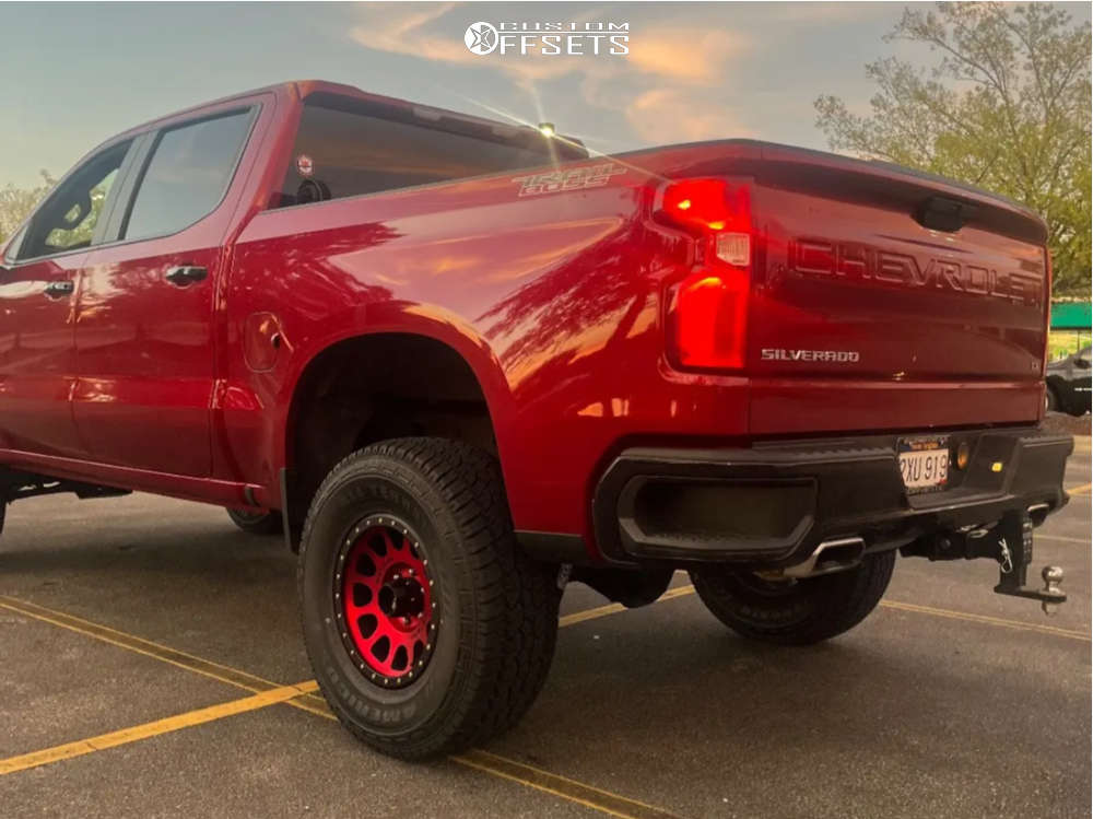 2021 Chevrolet Silverado 1500 with 17x8.5 Method MR305 and 35/12.5R17 ...
