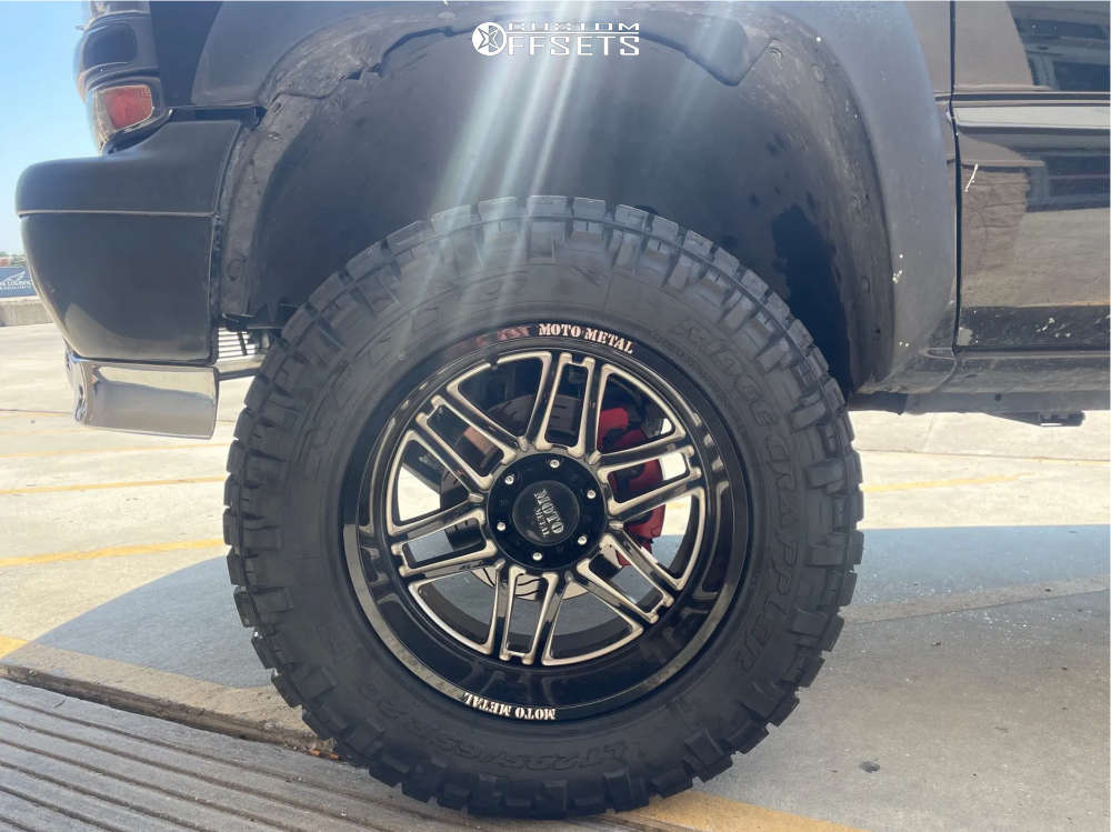 1999 Chevrolet Silverado 1500 with 20x10 -18 Moto Metal Mo992 and 295 ...