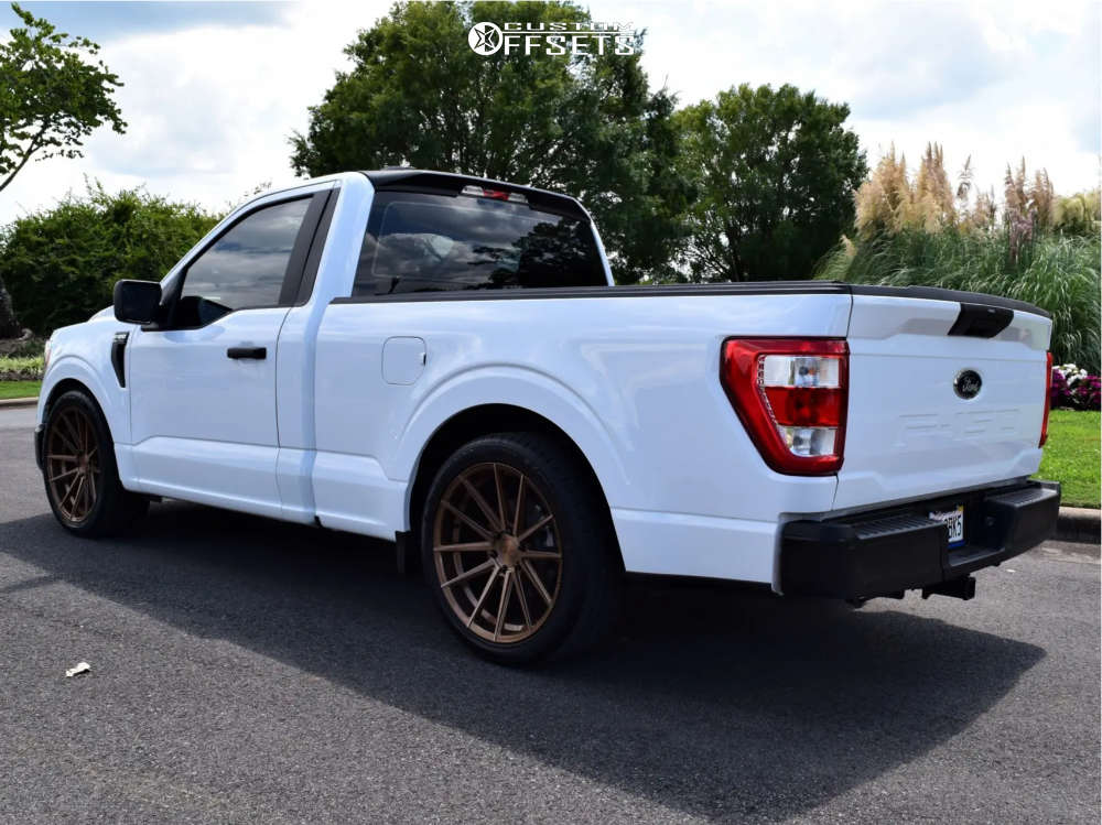 2022 Ford F-150 with 22x9.5 30 Ferrada FT1 and 285/40R22 Lexani Lx ...
