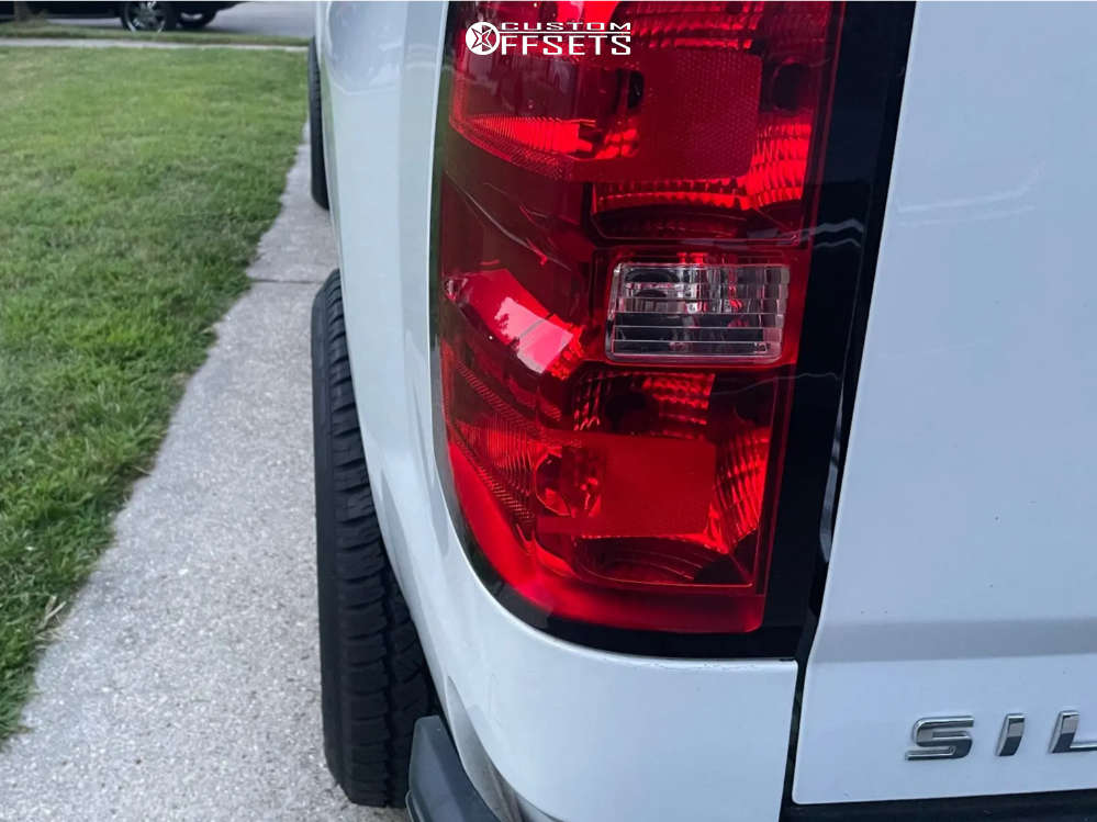 2018 Chevrolet Silverado 1500 with 20x10 -18 4Play 4P80R and 285/55R20 ...