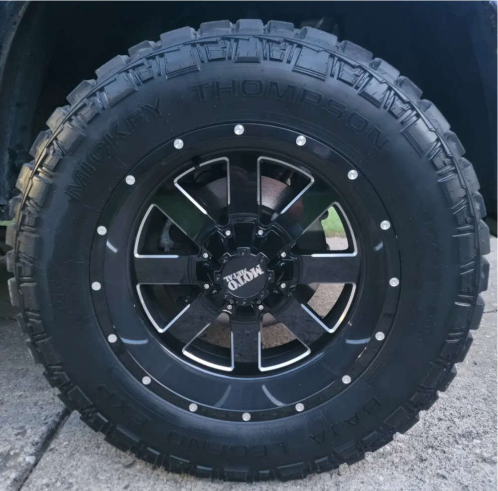 2016 Ram 2500 with 20x10 -24 Moto Metal Mo962 and 35/12.5R20 Mickey ...