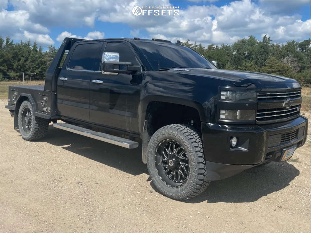 2016 Chevrolet Silverado 2500 HD with 20x9 18 TIS 544BM and 305/55R20 ...